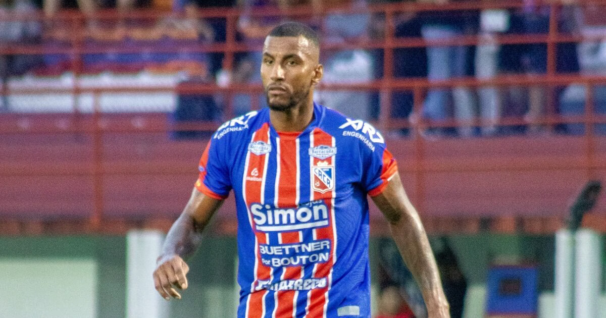 Carlos Renaux dispensa centroavante titular e mais três após início ...